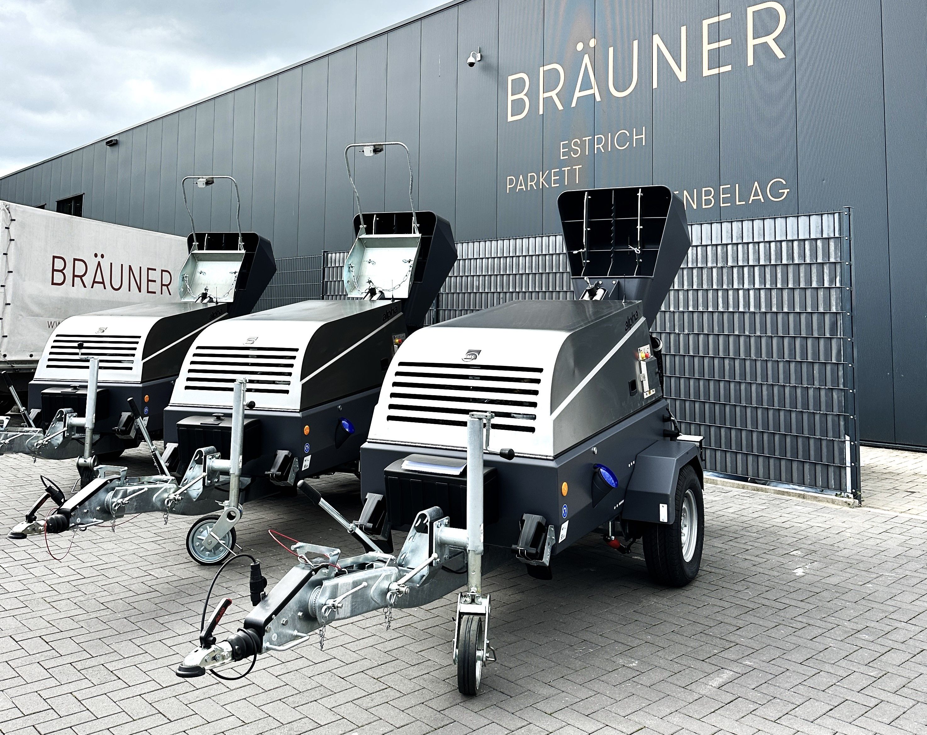 Drei neue alpha CR auf einen Streich » BMS - Bau-Maschinen-Service AG