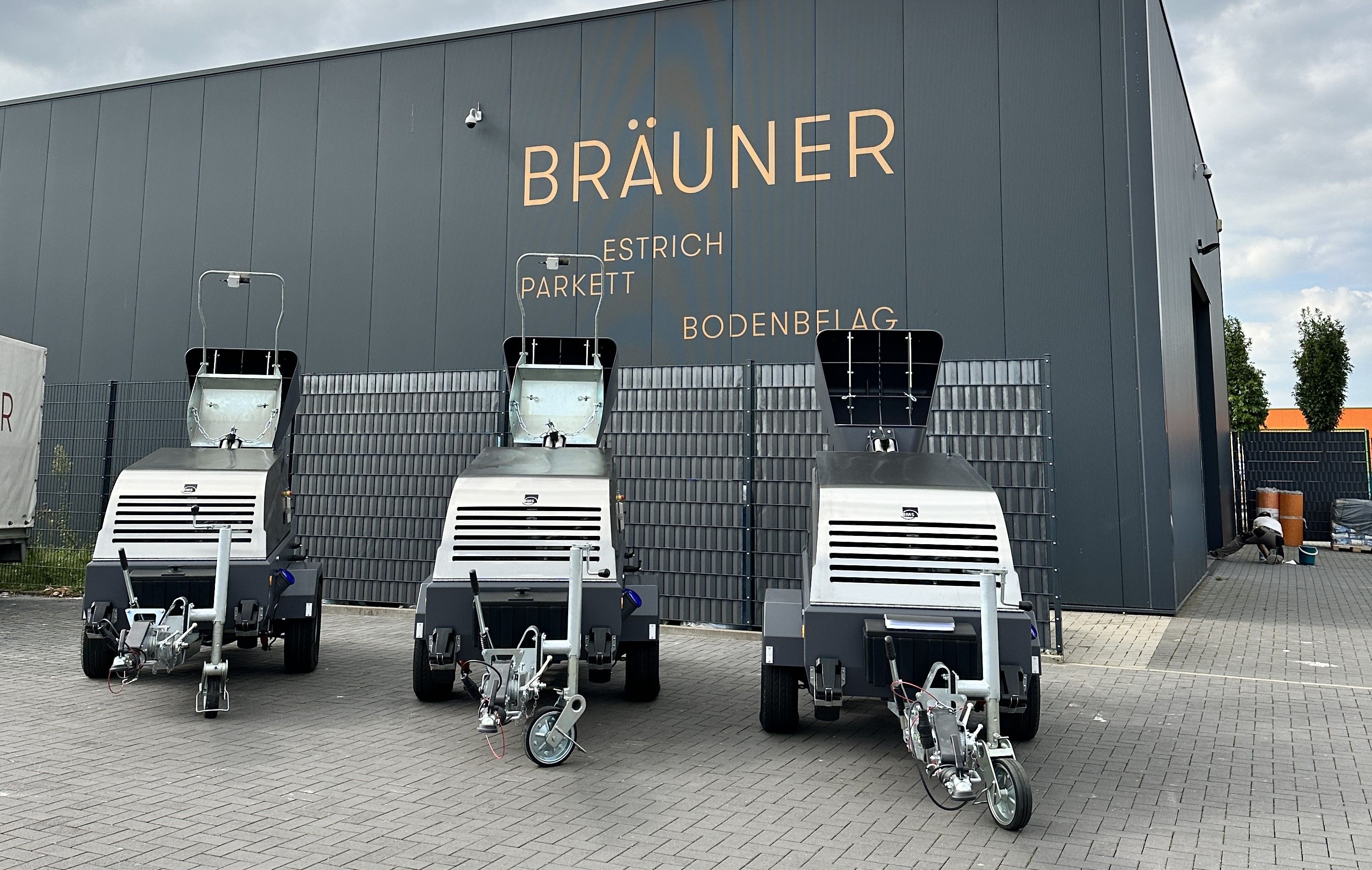 Drei neue alpha CR auf einen Streich » BMS - Bau-Maschinen-Service AG