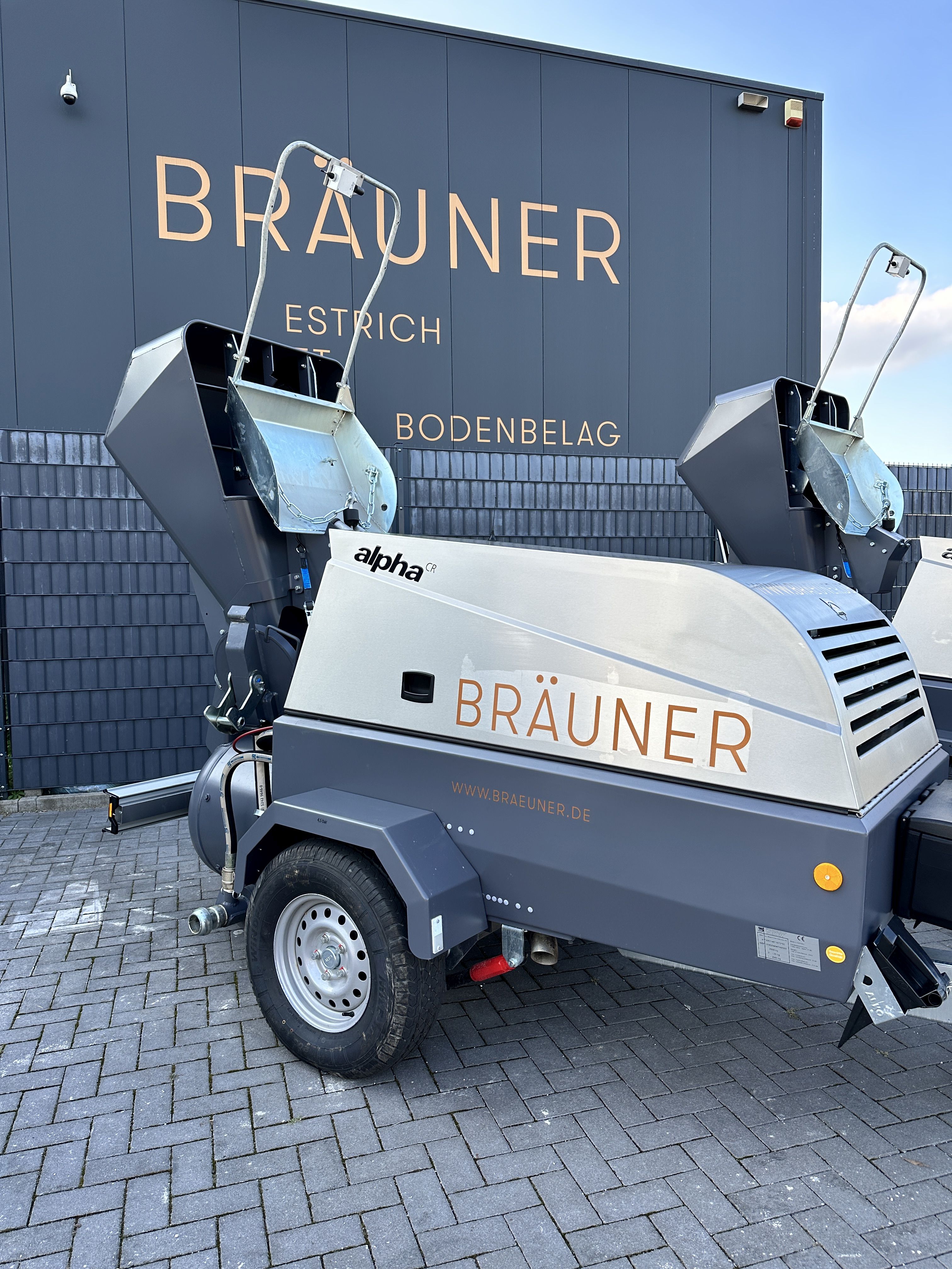 Drei neue alpha CR auf einen Streich » BMS - Bau-Maschinen-Service AG
